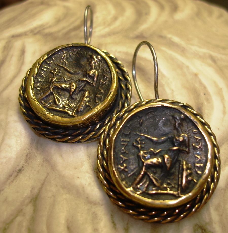 Athena Sikke Temalı Küpe | Arkeoloji ve Sanat - Arkeolojinin Yayınevi